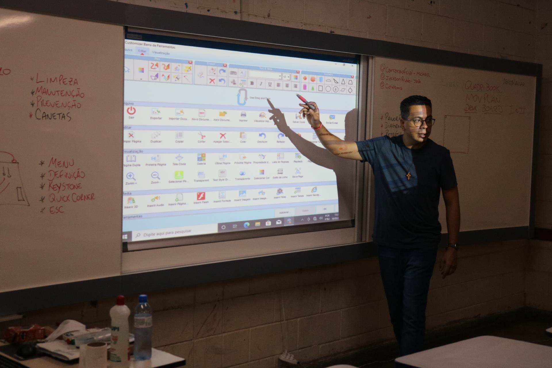 Quadro digital escolar – como funciona - F5 Online
