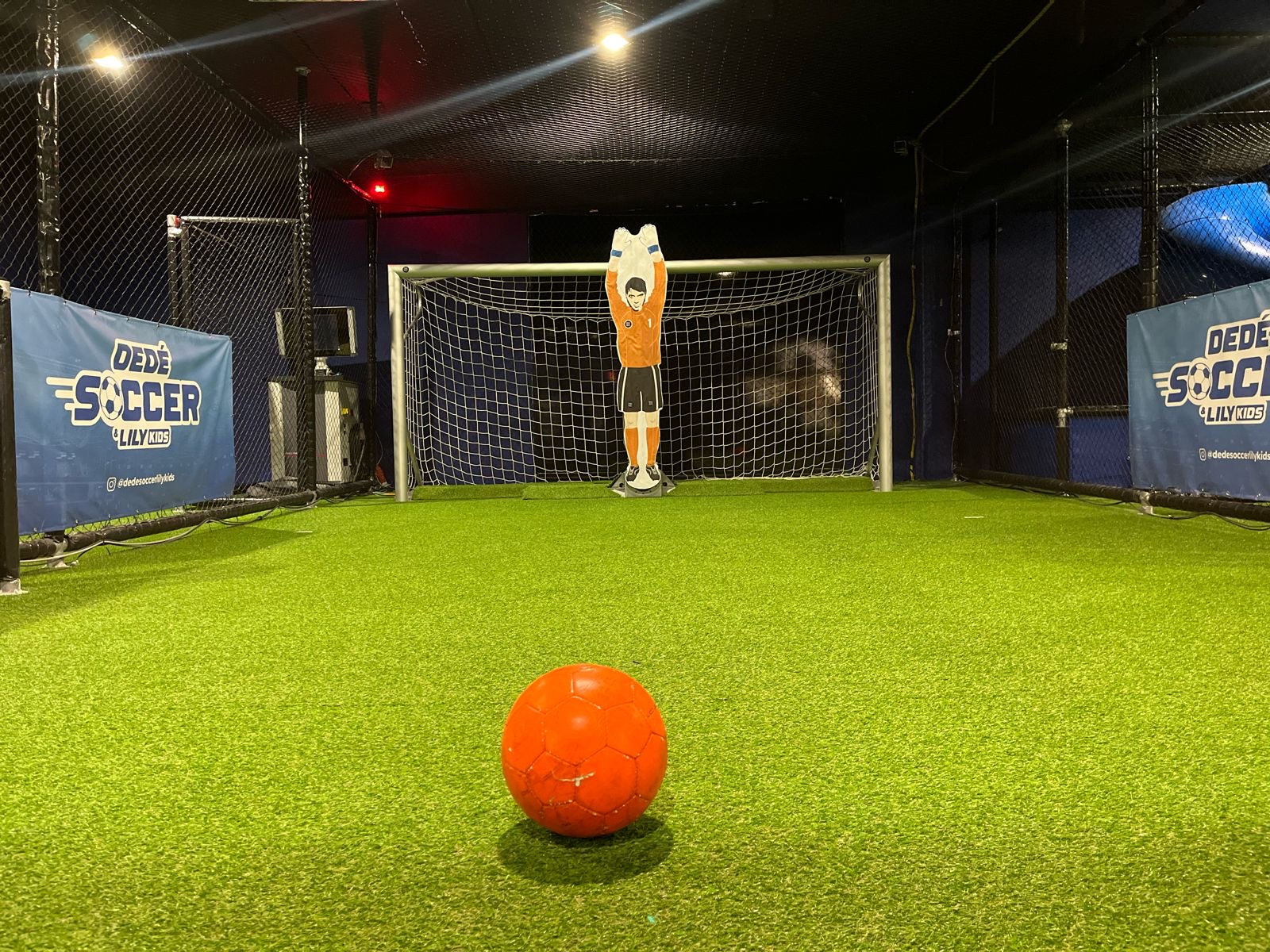 Difícil mas não impossível: RoboKeeper, sucesso por onde passa mundo ...